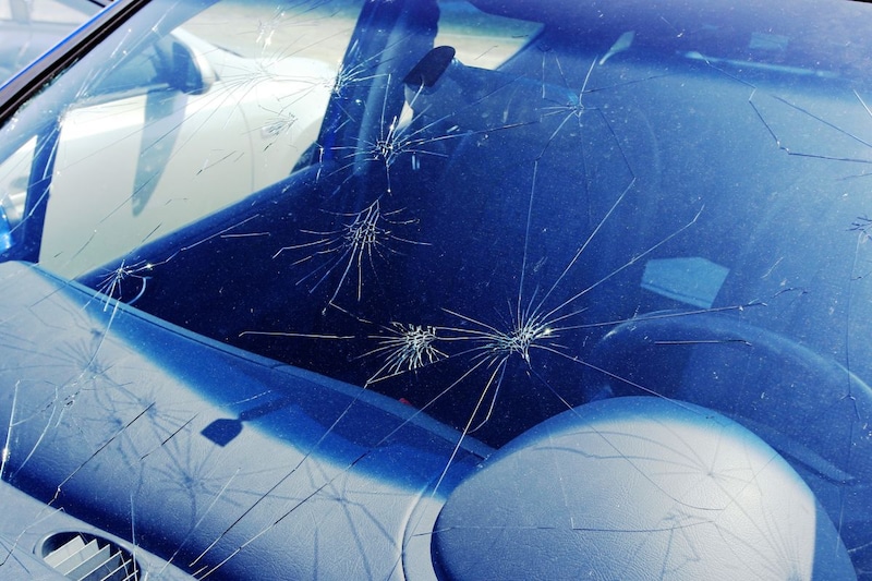 De winter pleegt een aanslag op de voorruit - AutoWeek