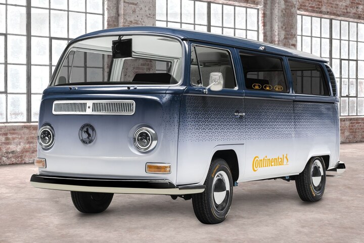 Klassieke Volkswagen T2 met hypermodern interieur - AutoWeek