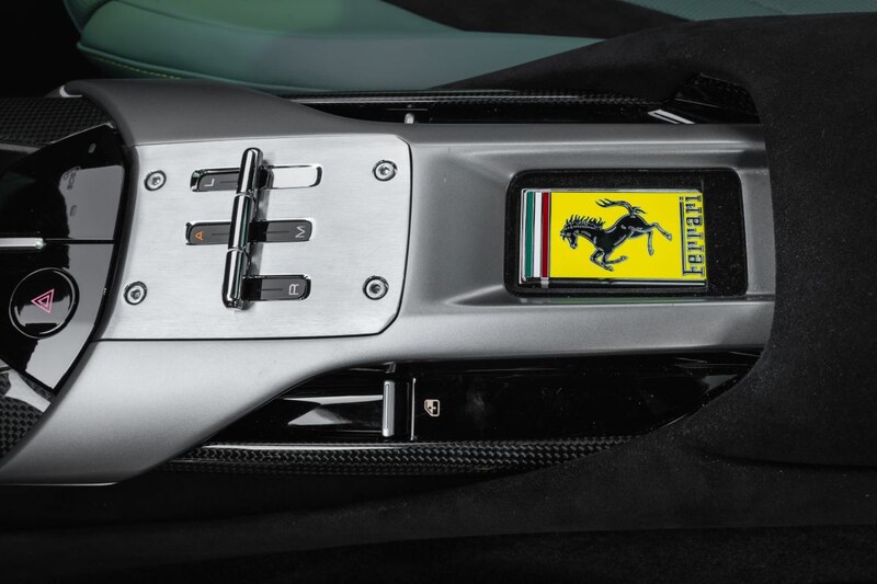 AutoWeek test de Ferrari 12Cilindri, met dikke V12-motor