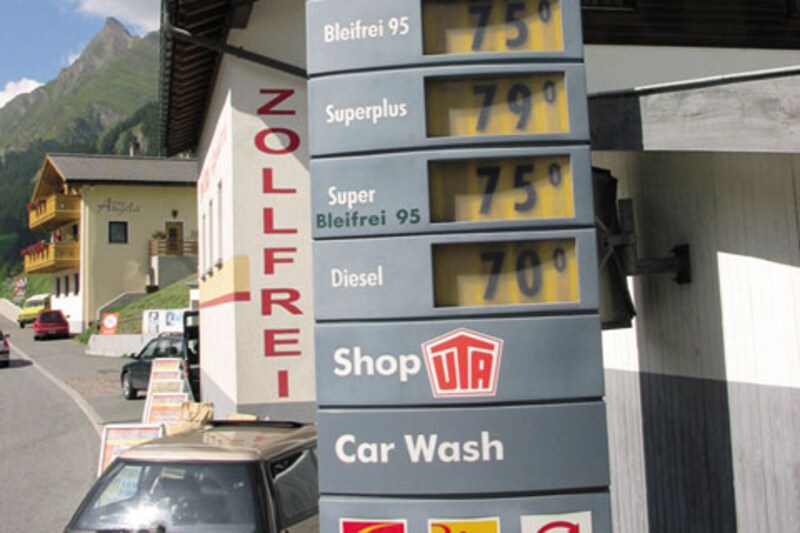 Zo heten standaard en premium benzinesoorten, ook in het buitenland