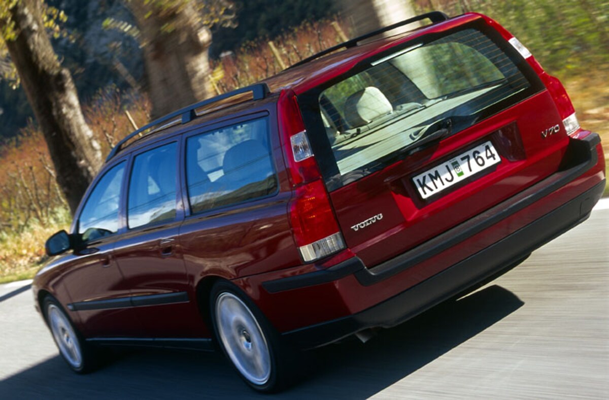 Volvo V70 2.4 D5 AWD prijs en specificaties - AutoWeek