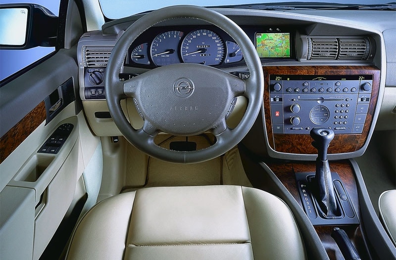 Opel Omega 3.0i-V6 Executive (2000) review - AutoWeek
