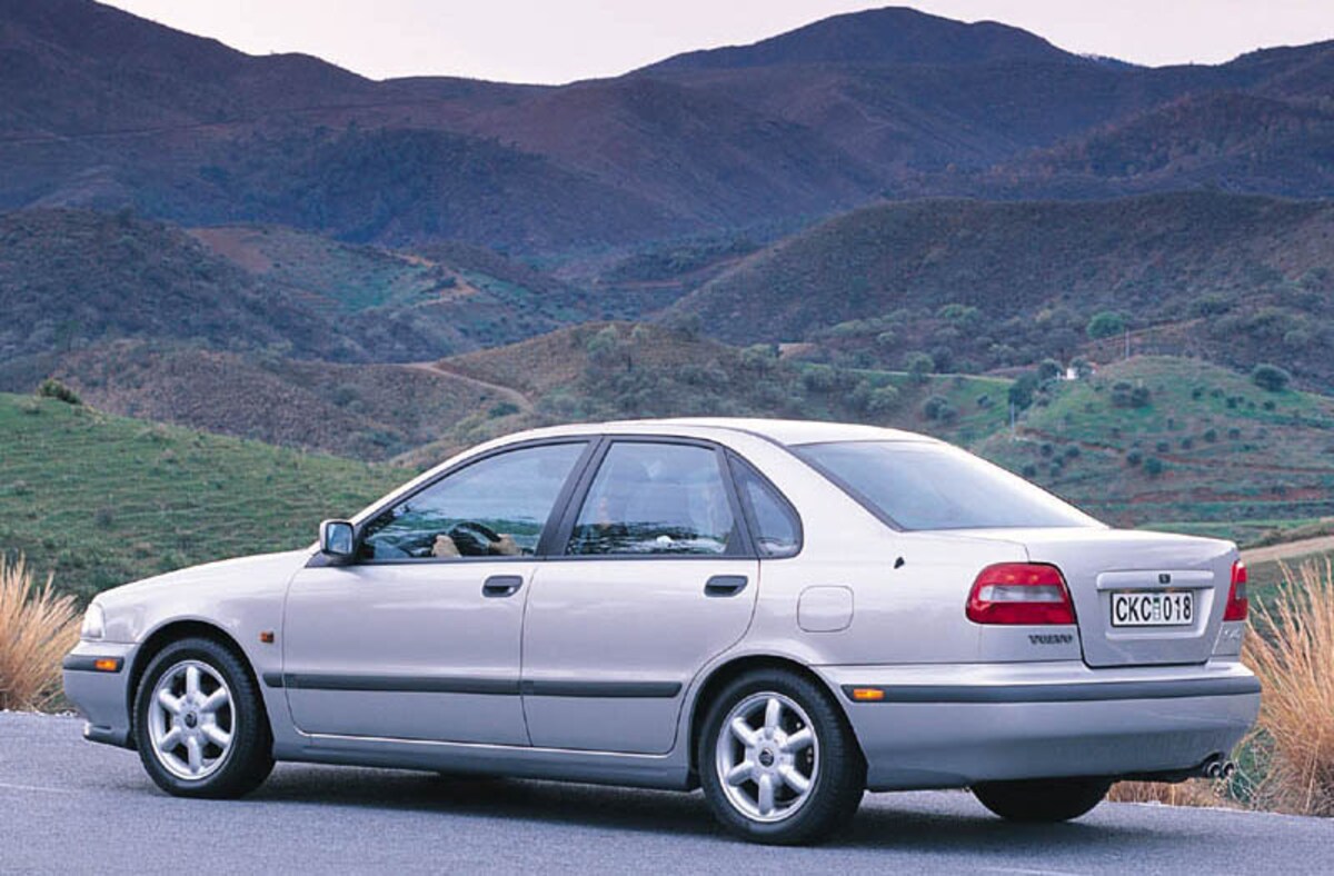 Volvo S40 1.8 Europa (1998) review - AutoWeek