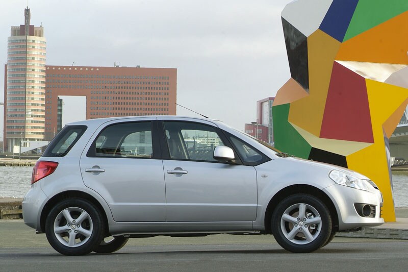 Suzuki SX4 1.6 Comfort (2010) review - AutoWeek