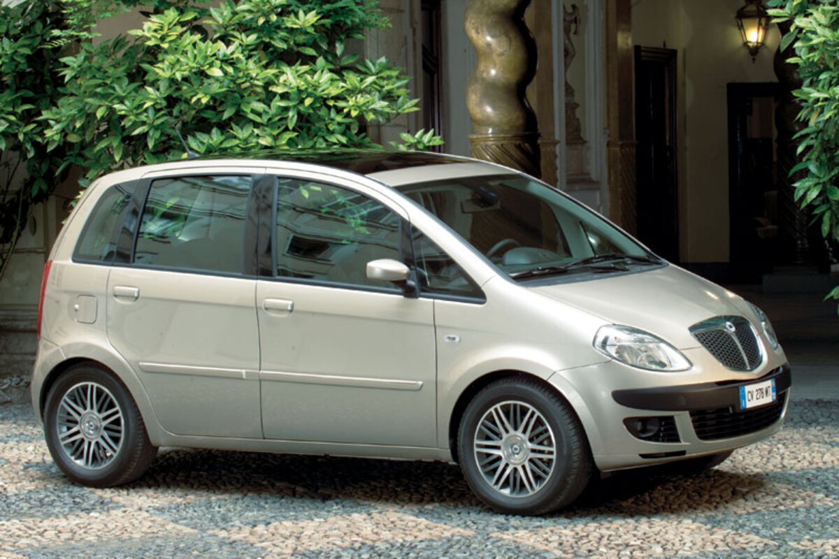 Lancia Musa 1.4 16v Platino (2004) review - AutoWeek