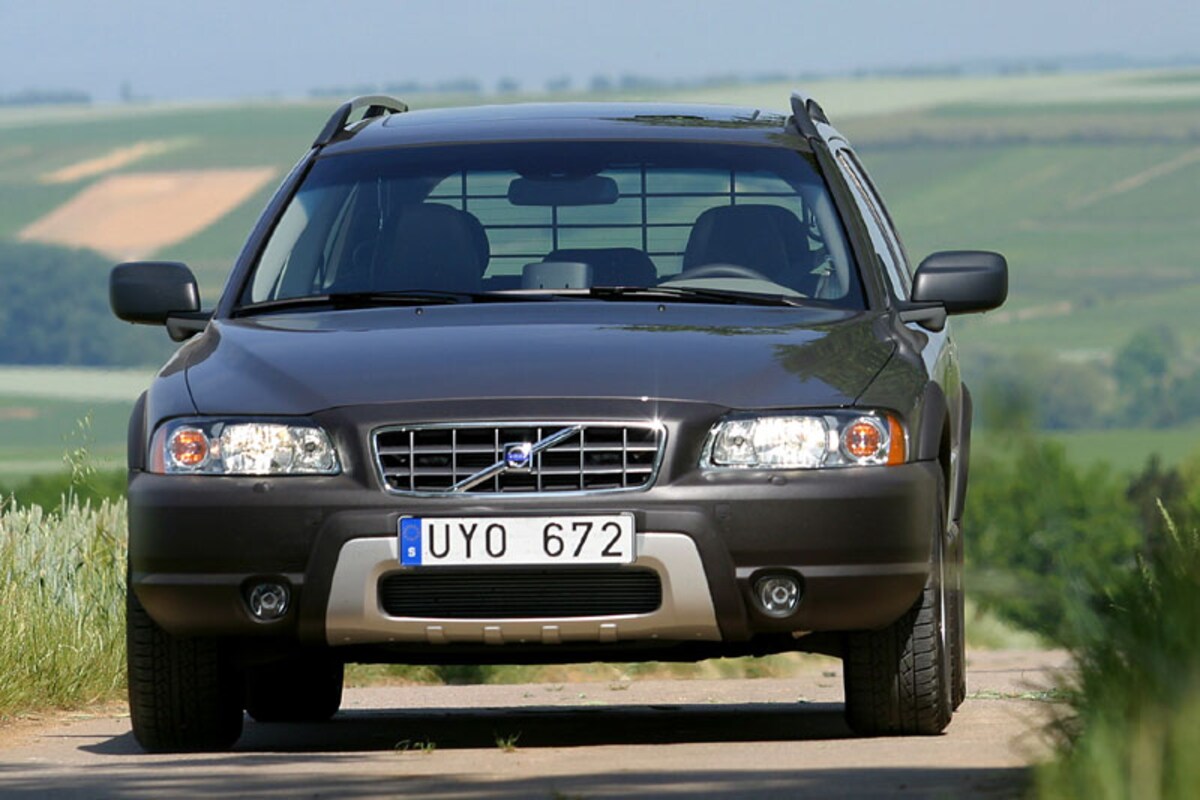 Volvo XC70 2.4 D5 AWD Momentum (2004) review - AutoWeek