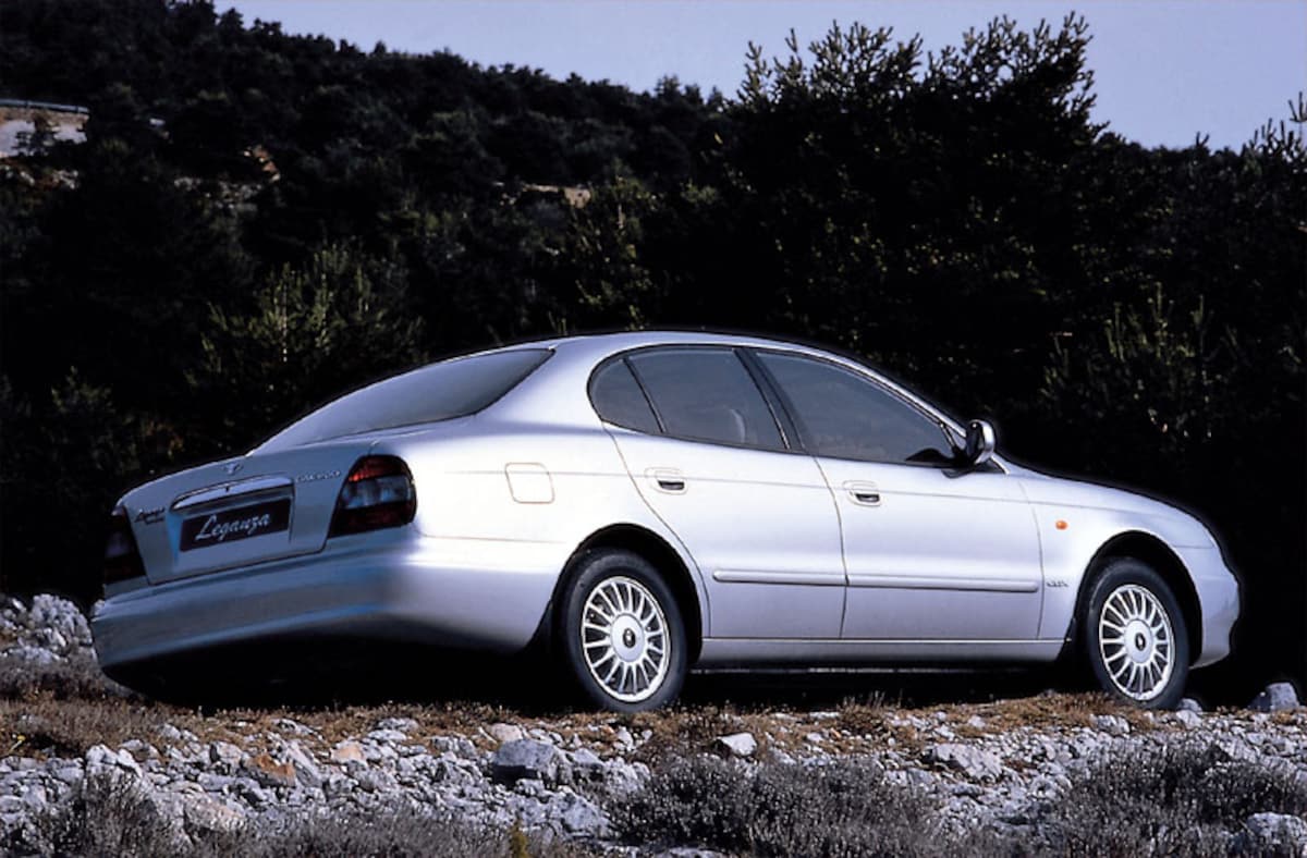 Daewoo Leganza 2.0 CDX (1999) review - AutoWeek