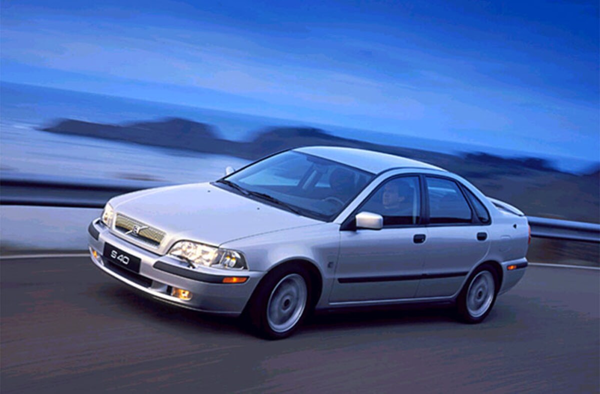 Volvo S40 2.0 (2000) review - AutoWeek