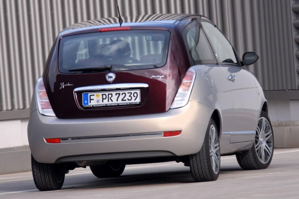 Lancia Ypsilon 1.4 16v Sport MomoDesign (2008) review