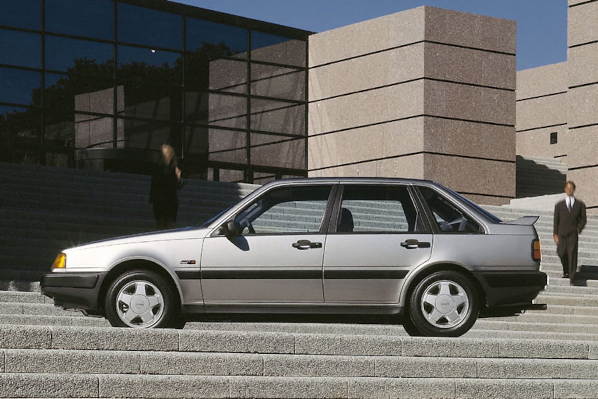Volvo 440 Turbo (1989) review - AutoWeek