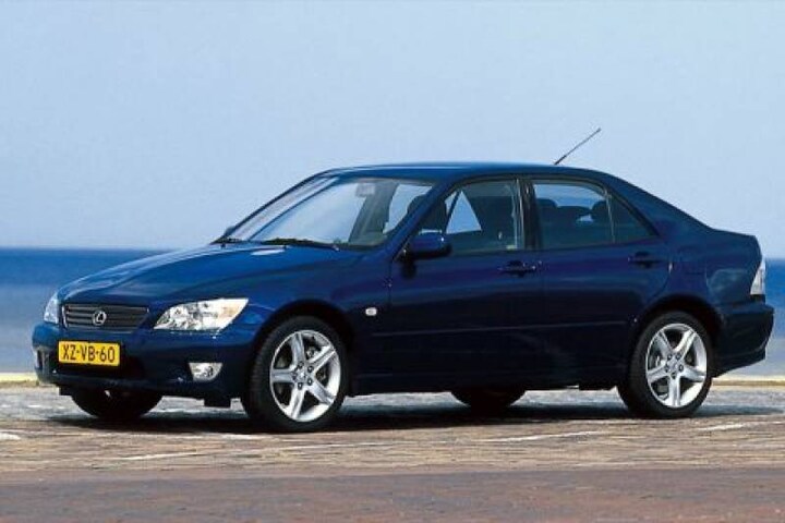 Lexus IS 200 (1999) Autotest - AutoWeek