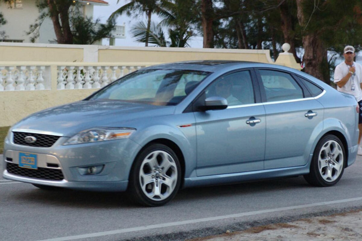 Ford Mondeo sedan gespot bij James Bond - AutoWeek