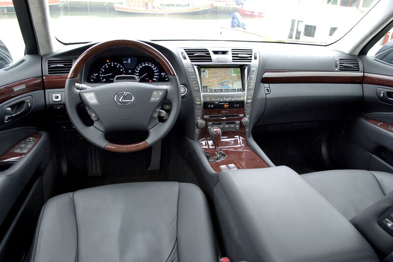 Lexus LS 460 President (2007) Autotest - AutoWeek