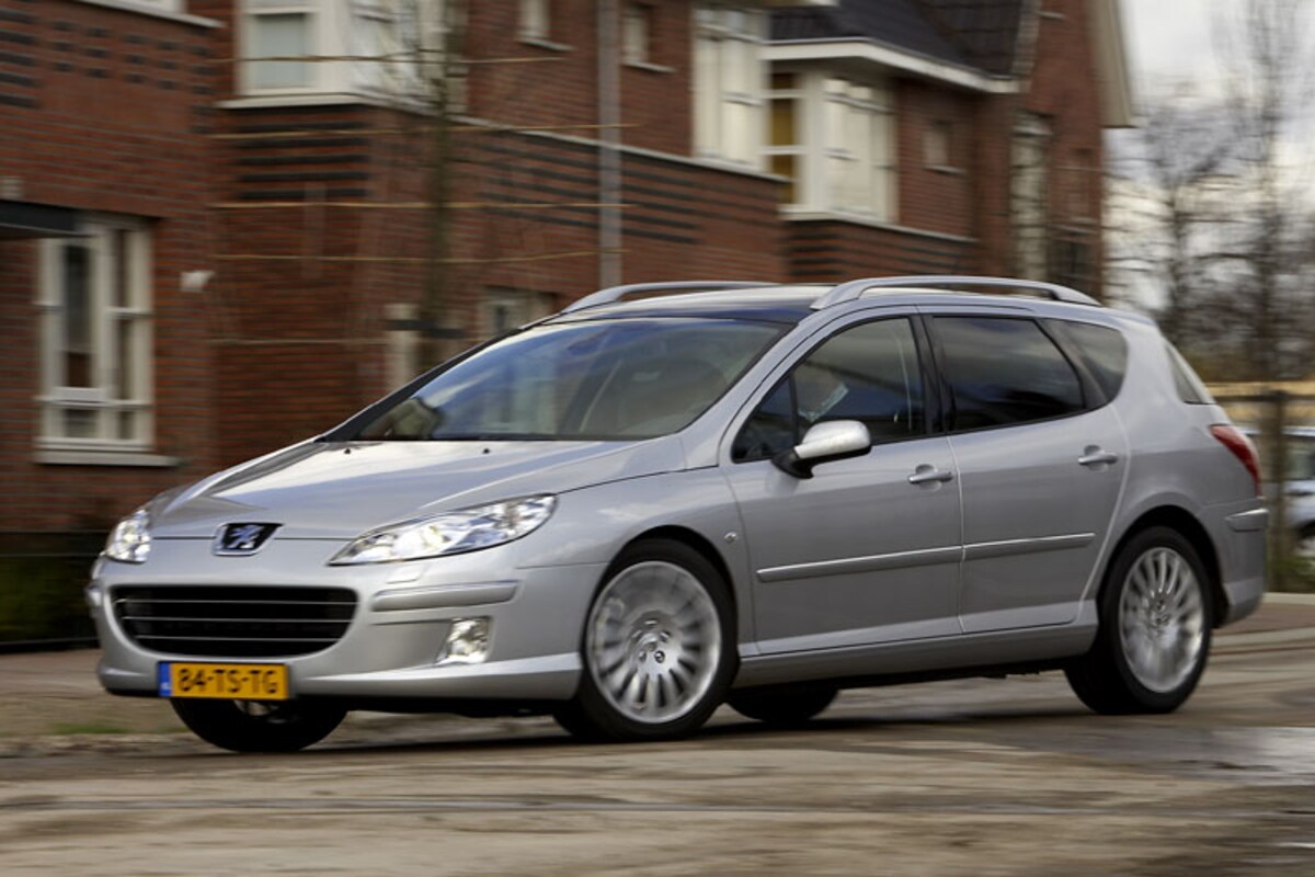 De haaienbek van de Peugeot 407 - AutoWeek