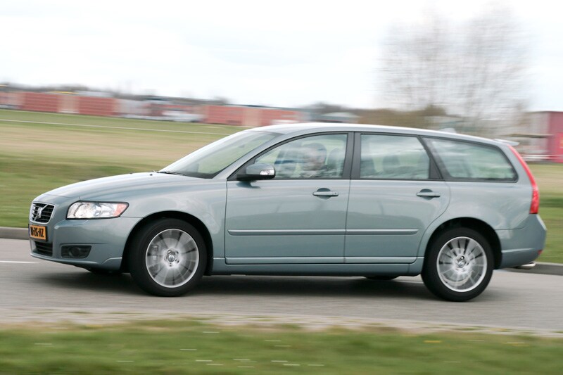 Volvo V50 D5 Edition II (2008) Autotest - AutoWeek
