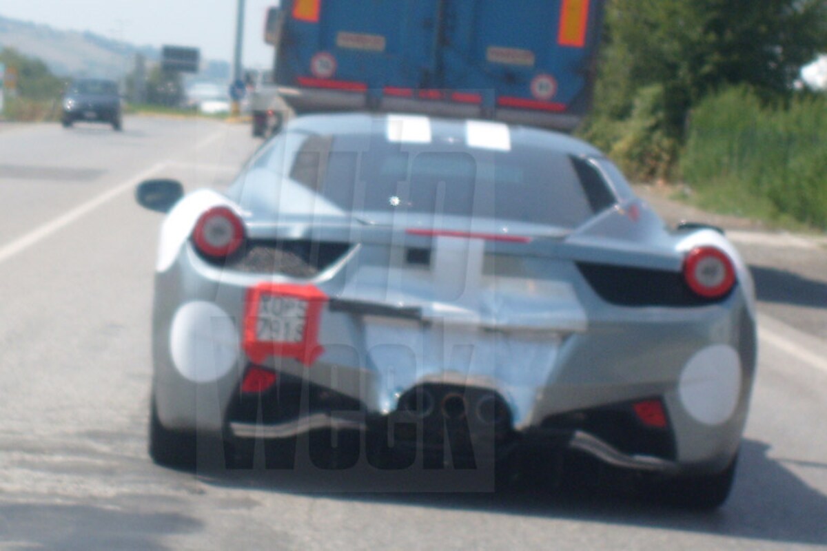 Ferrari 458 Italia in 't wild! - AutoWeek