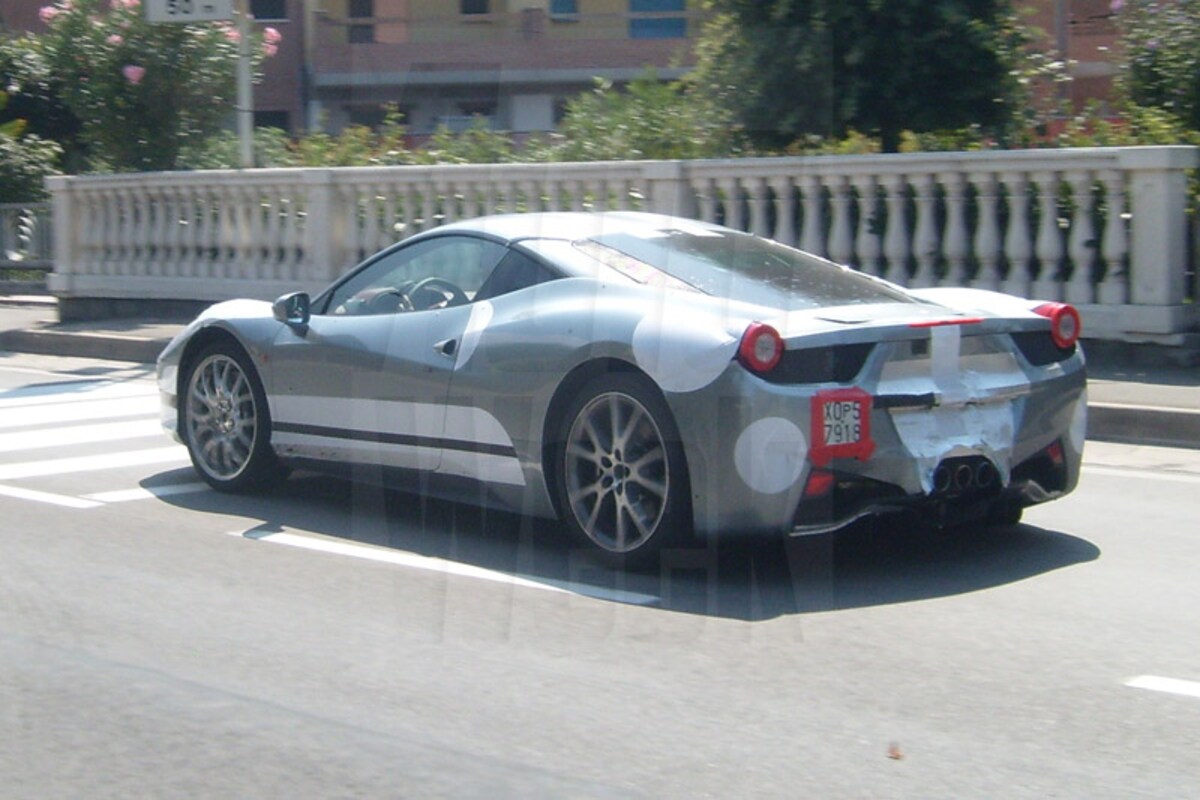 Ferrari 458 Italia in 't wild! - AutoWeek