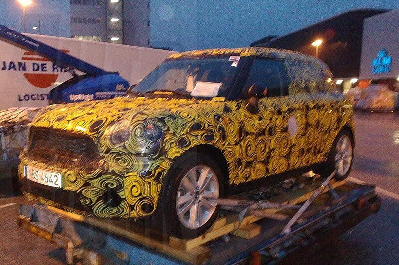 Mini Crossman op weg naar de kou - AutoWeek