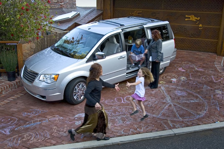 Chrysler Voyager krijgt VW-logo - AutoWeek