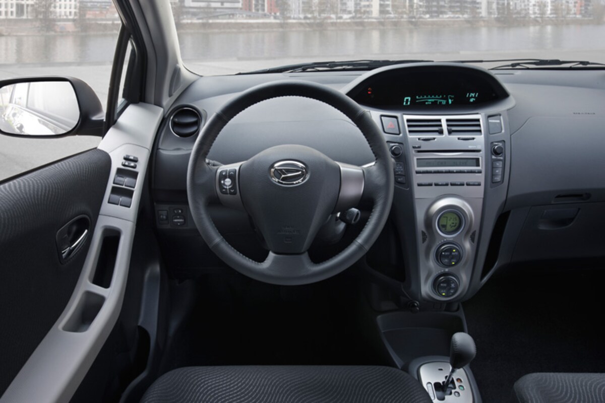 De Tweeling: Toyota Yaris - Daihatsu Charade - AutoWeek