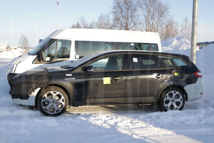 Prototype Ford Mondeo nu ook als Wagon gespot - AutoWeek