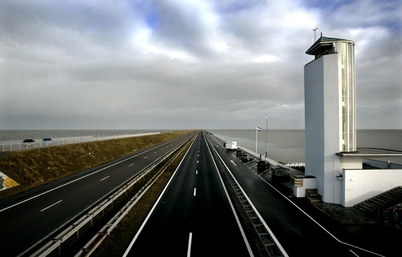 Je mag per direct sneller rijden op de Afsluitdijk - AutoWeek