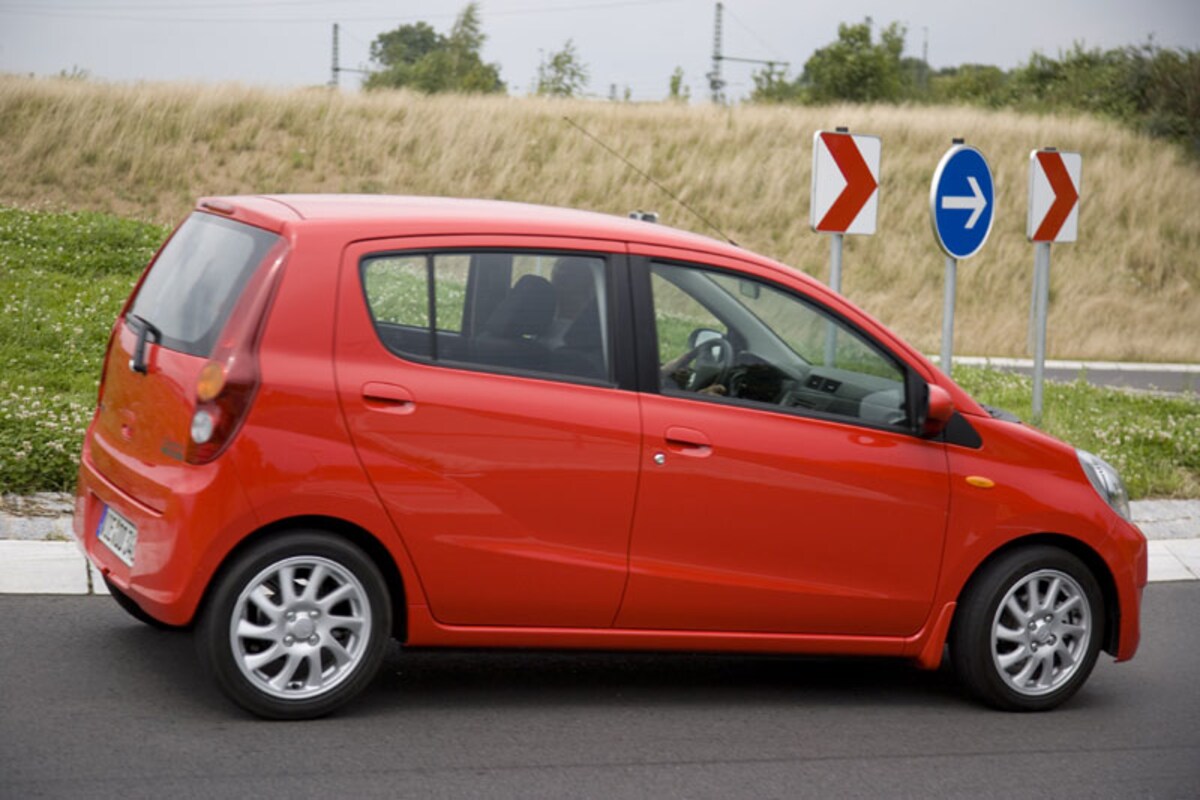 Daihatsu Cuore 1.0 Trend (2007) review - AutoWeek
