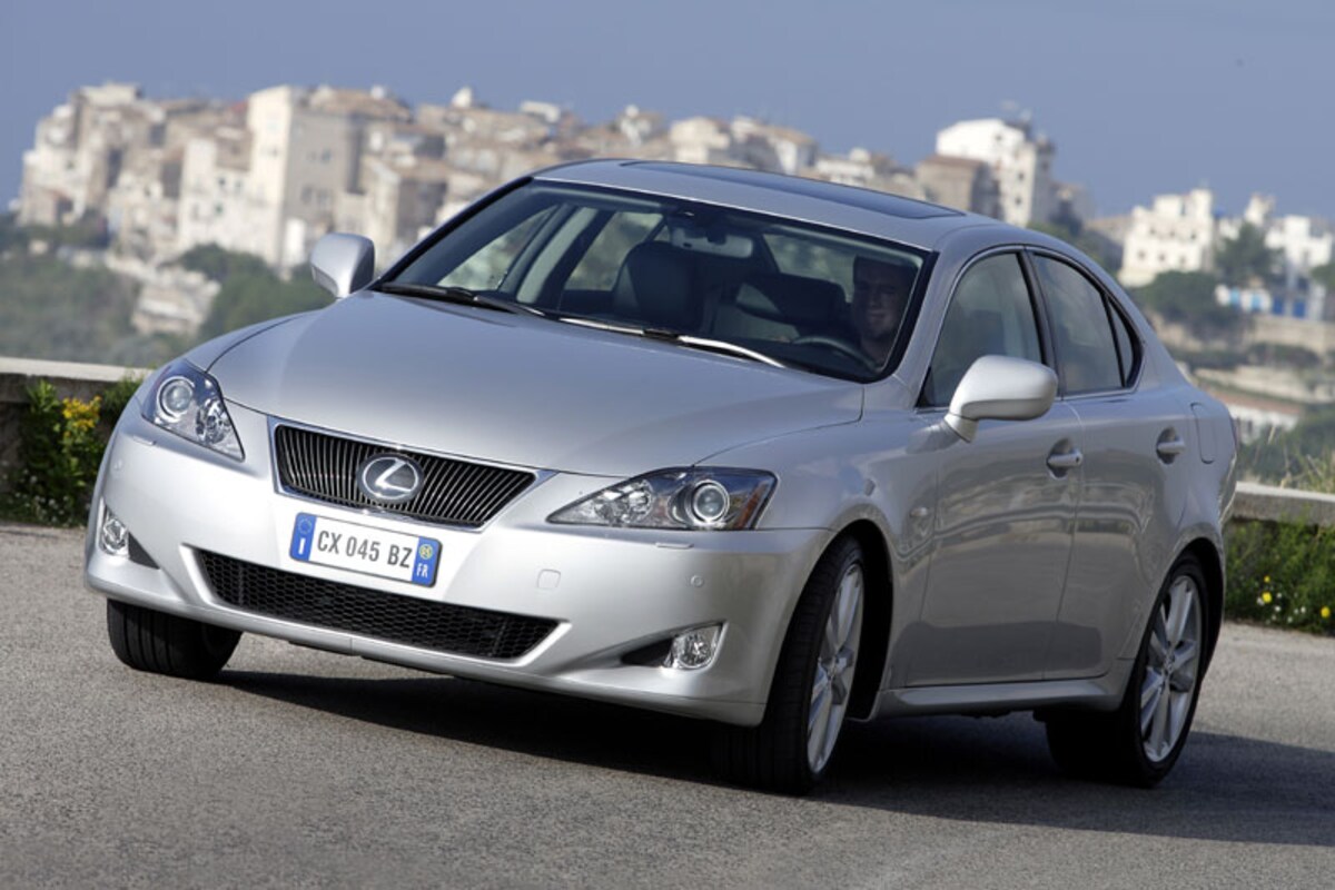 Lexus IS 220d Sport (2006) #2 review - AutoWeek