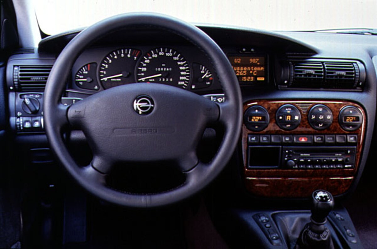 Opel Omega 2.0i-16V CD Business (1997) review - AutoWeek