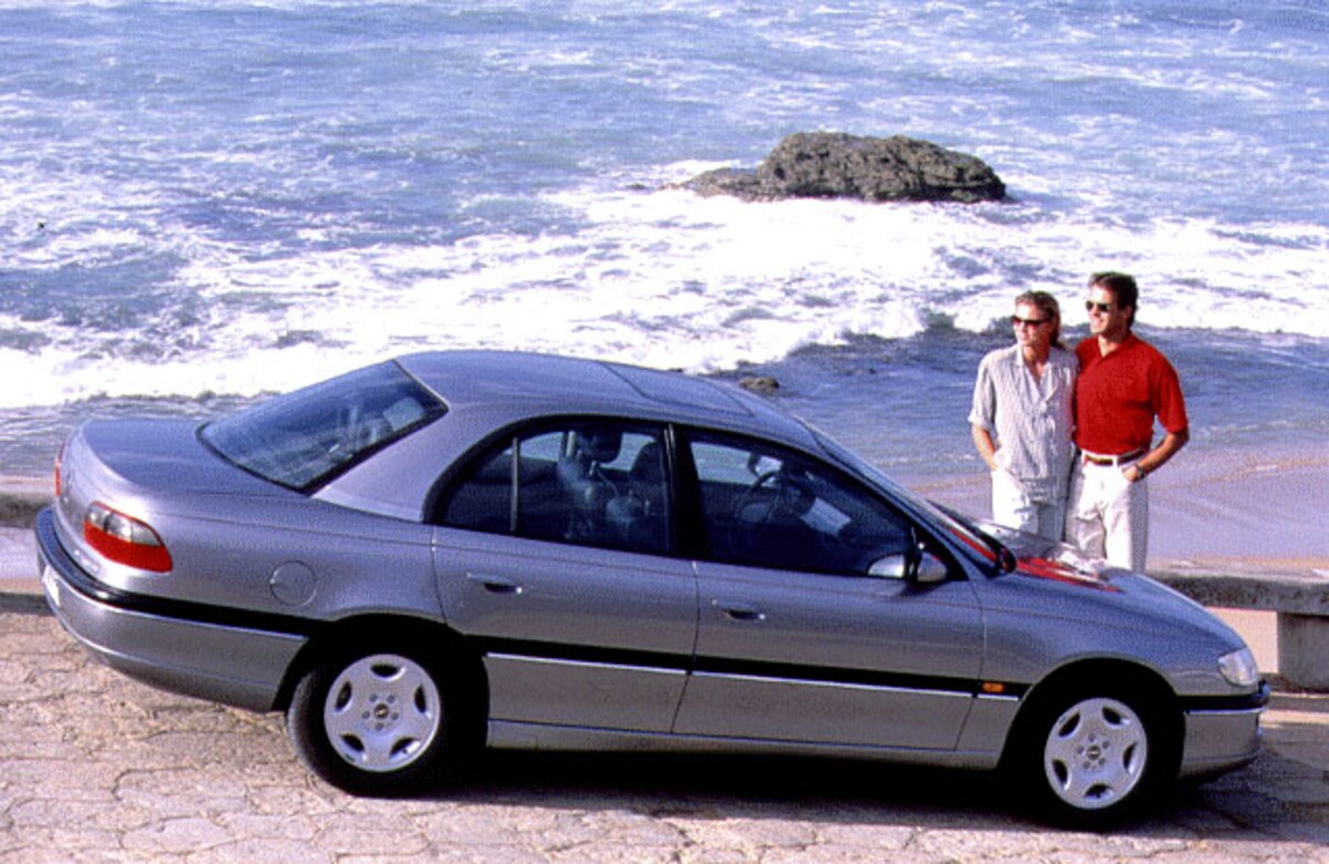 Opel Omega 2.0i-16V CD Business (1997) review - AutoWeek