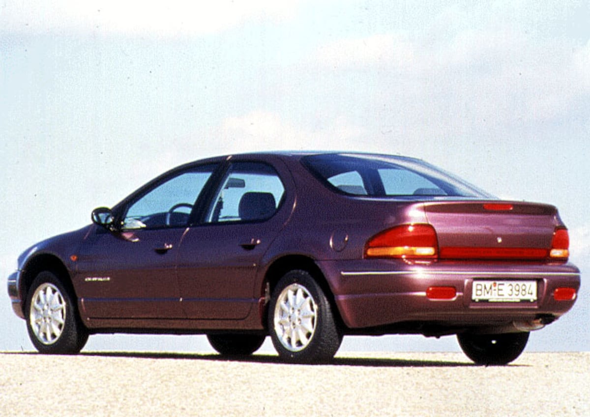 Chrysler Stratus 2.5i 24V LX (2000) review - AutoWeek