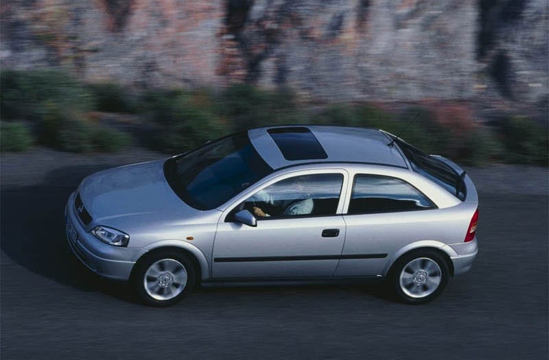 Opel Astra 1.6i Club (1999) review - AutoWeek
