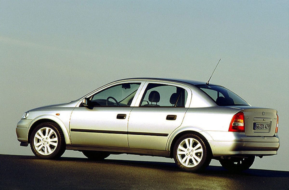 Opel Astra 2.0 DTi-16V Elegance prijs en specificaties
