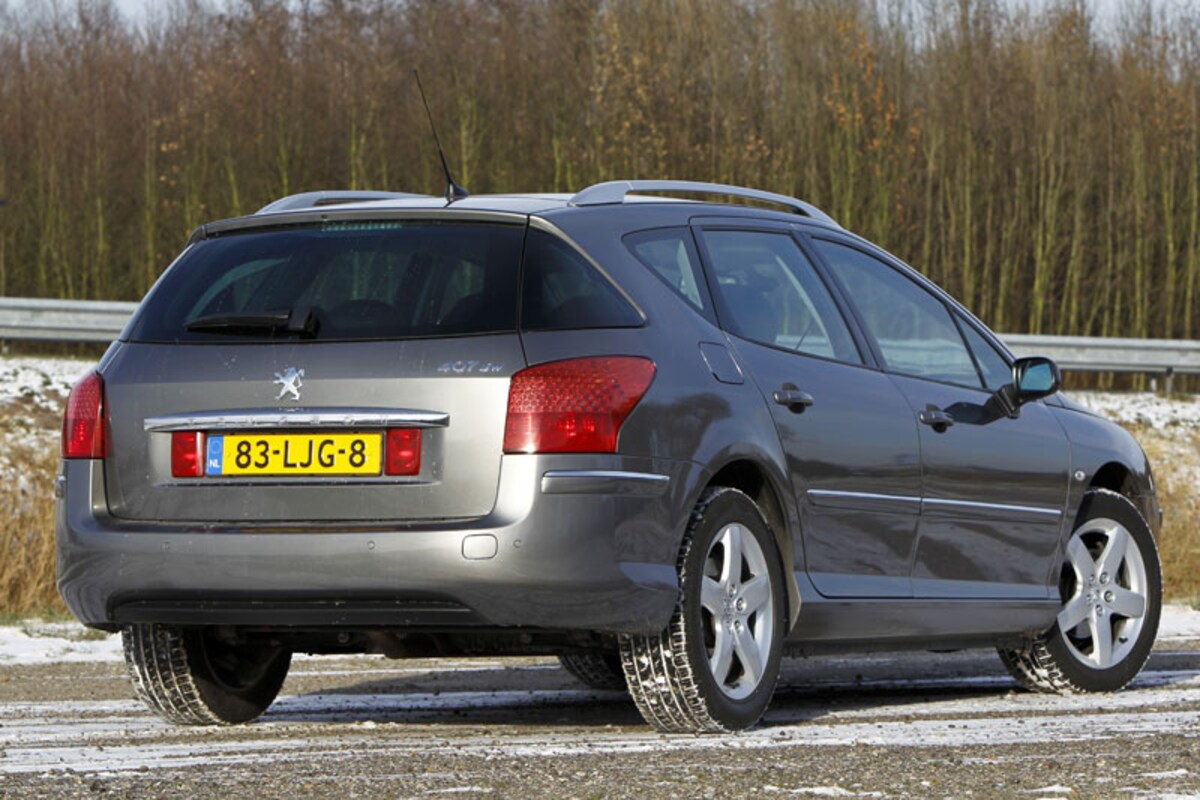 De haaienbek van de Peugeot 407 - AutoWeek