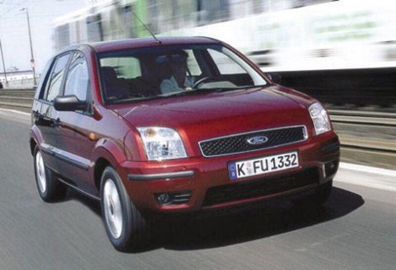 Ford Fusion (2002) - Test - AutoWeek