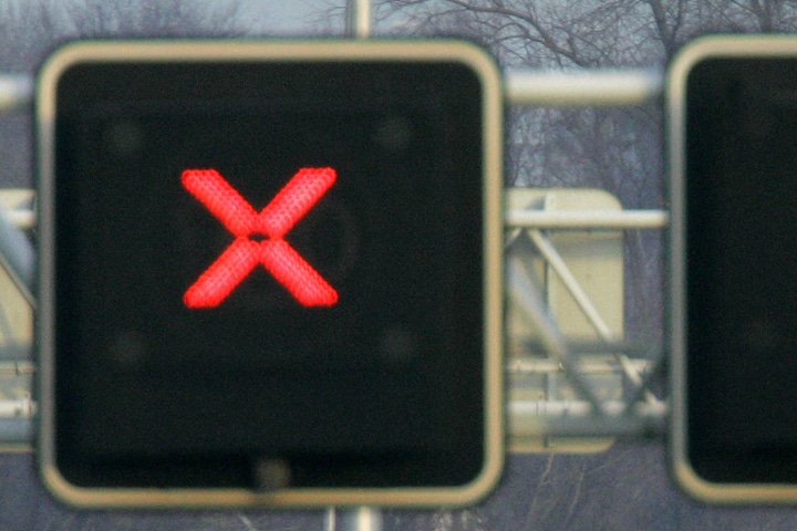 'Negeren rood kruis snelweg harder aanpakken' - AutoWeek 'Negeren rood kruis snelweg harder aanpakken' - AutoWeek