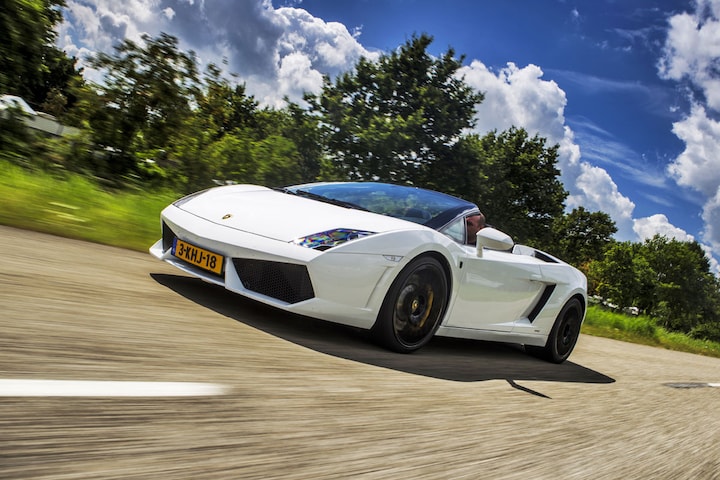 Wat kost het om een gebruikte Lamborghini of Ferrari te rijden?