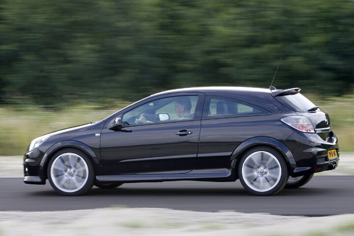 Opel Astra OPC (2006) Autotest - AutoWeek