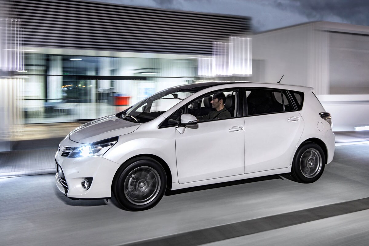 Toyota Verso Van 2.0 D-4D-F Business prijs en specificaties