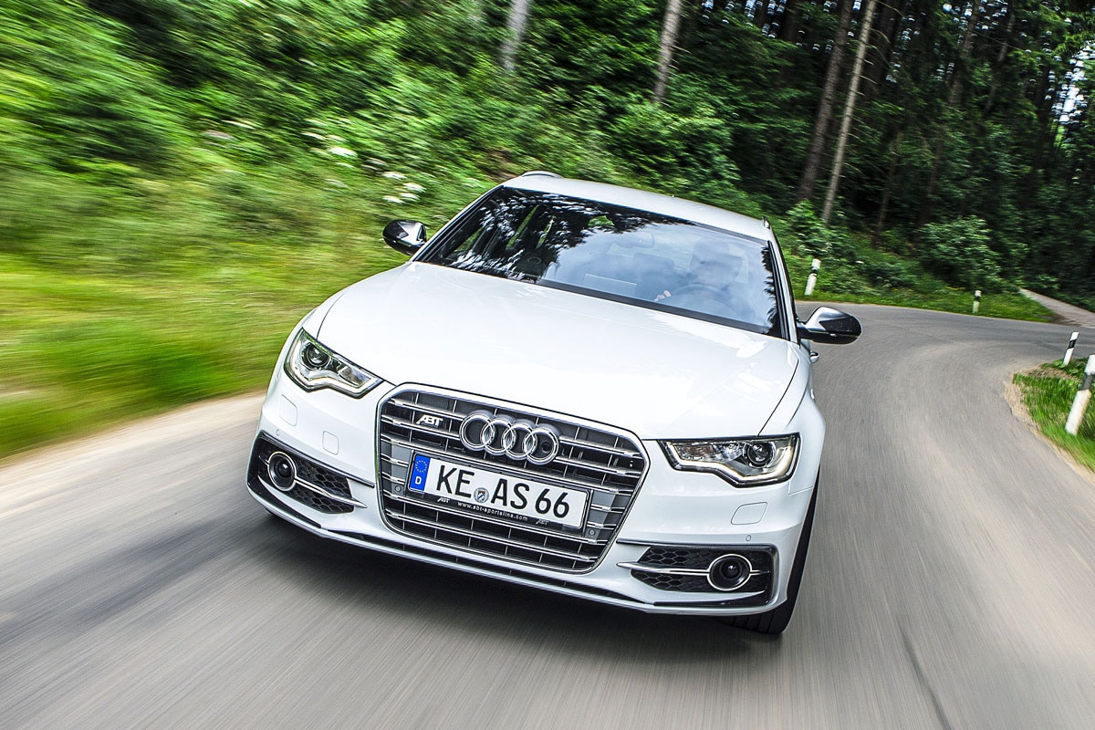 Abt Audi AS6-R jaagt op RS6 - AutoWeek