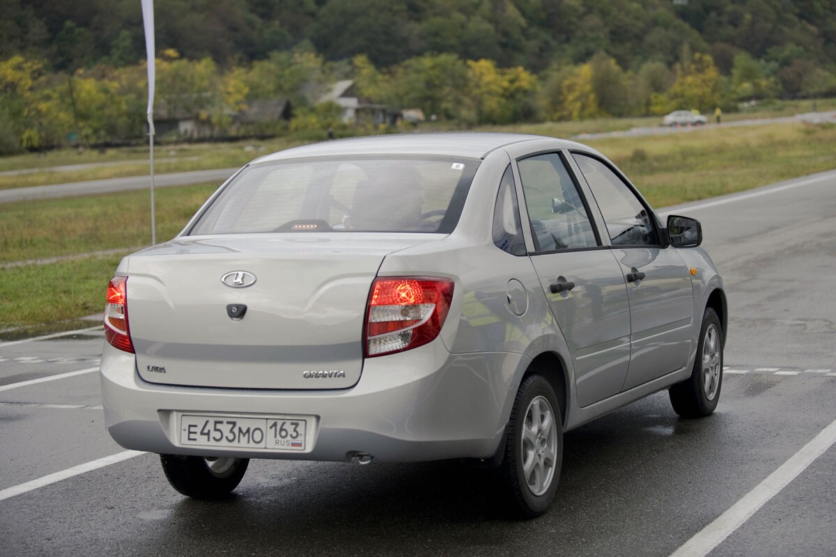 Lada druk met ontwikkeling Granta Hybrid - AutoWeek