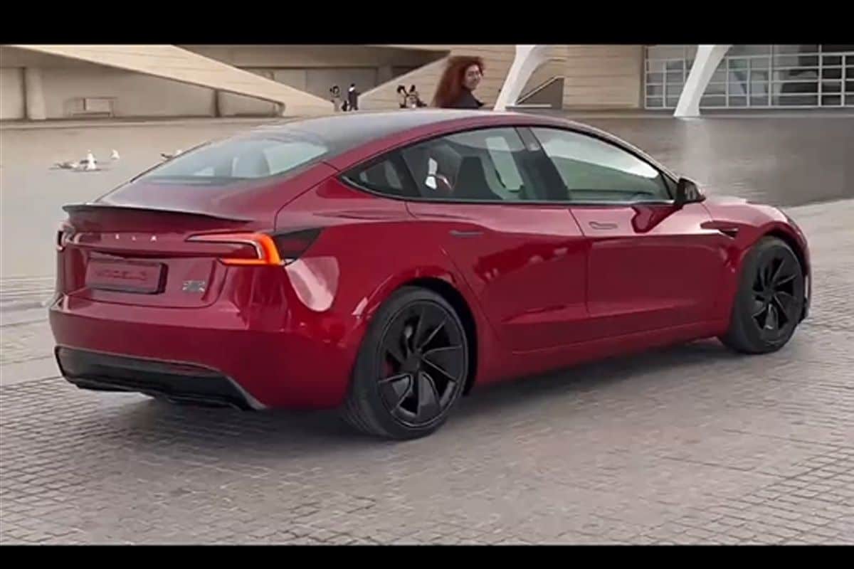 Tesla Model 3 Plaid razendsnel gespot in Spanje - AutoWeek.nl
