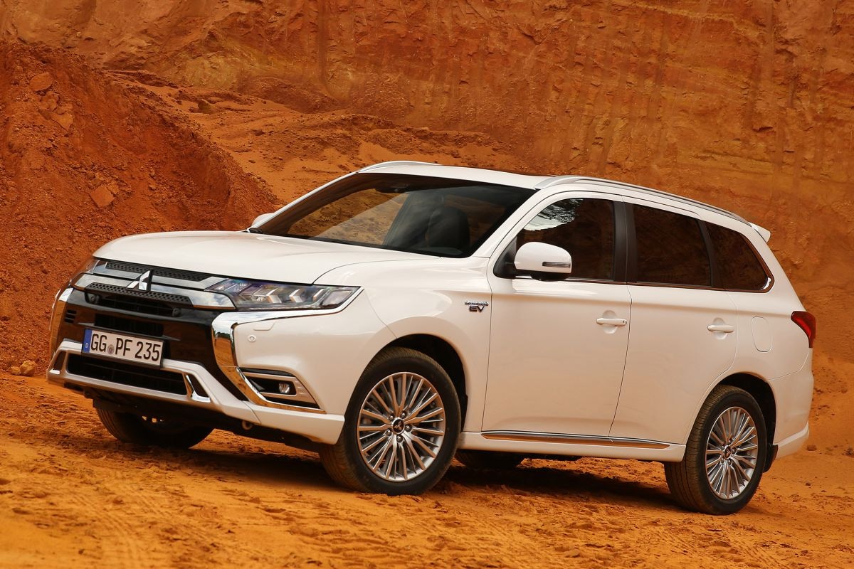 Mitsubishi Outlander PHEV Intense S (2019) review - AutoWeek