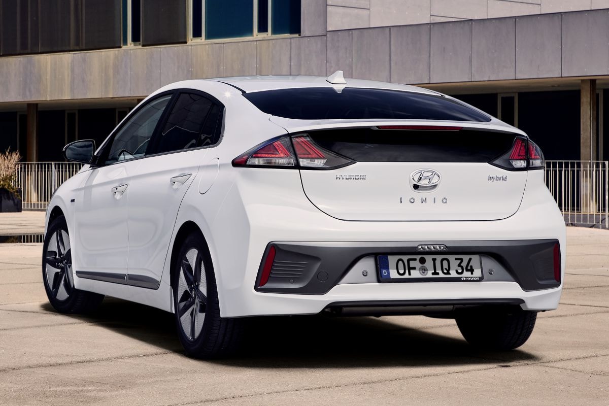 Hyundai Ioniq 1.6 GDI PHEV Premium (2021) review - AutoWeek