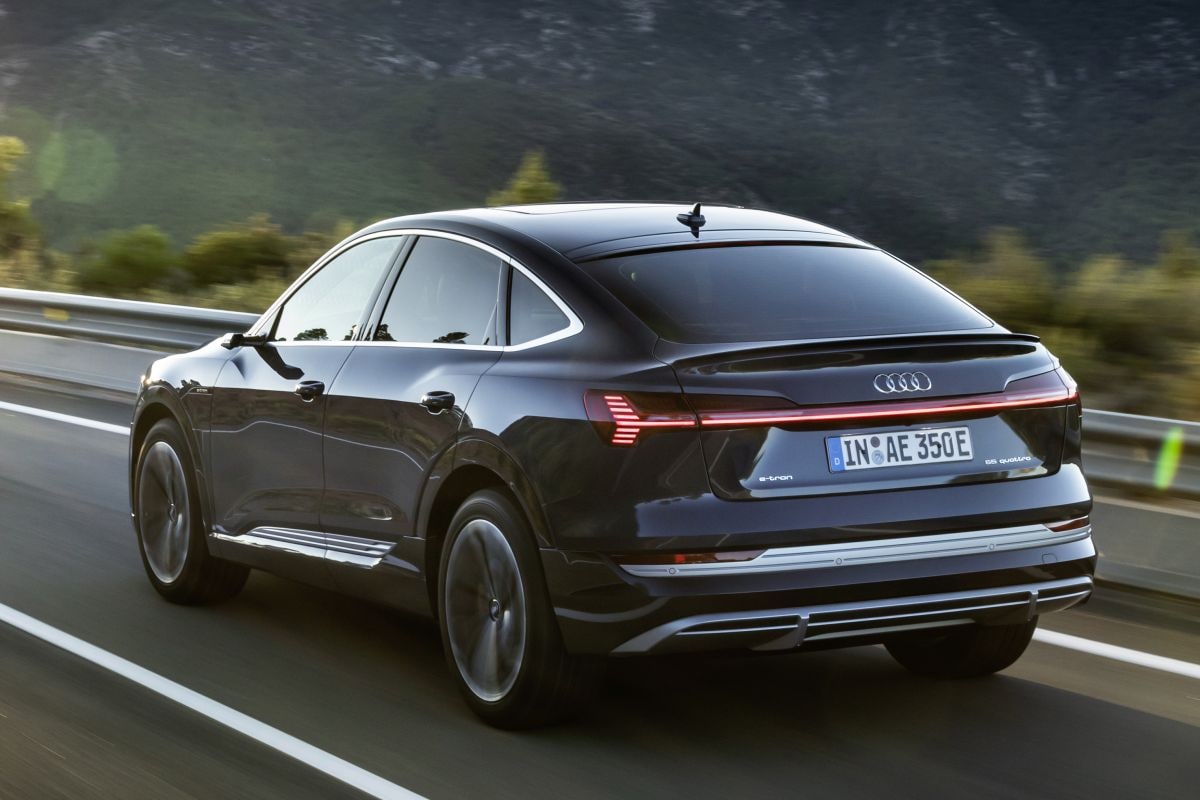 Audi E-tron laadt sneller bij met nieuwe AC-lader - AutoWeek