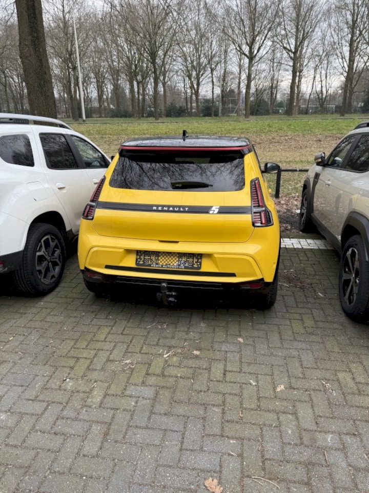 Renault 5 E-TECH urban range iconic cinq (2025) review