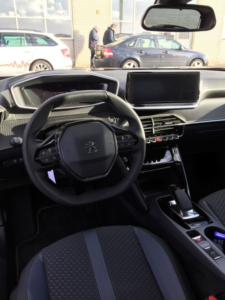 Peugeot e-2008 Allure EV 50kWh 136 (2020) review - AutoWeek