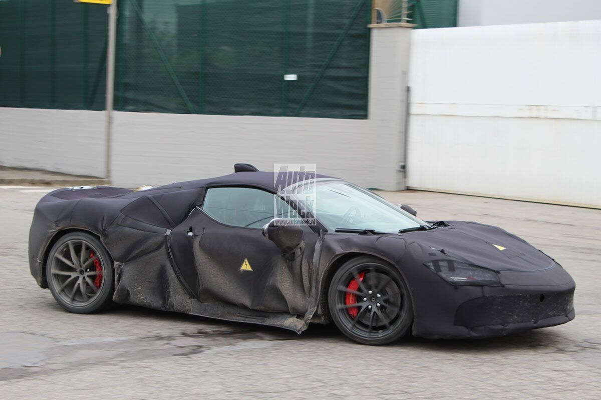 Ferrari's hybride nieuwkomer in beeld - AutoWeek