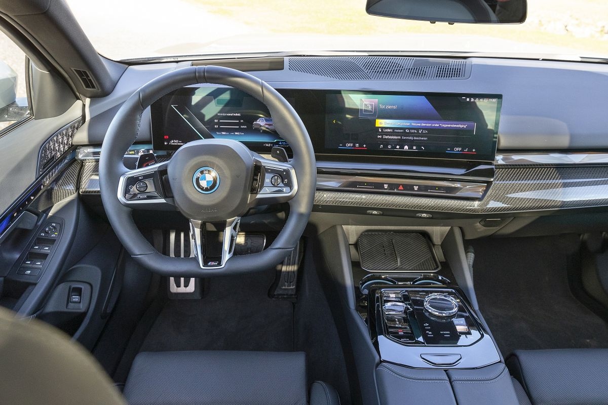 Test: BMW 550e - Driving multimedia machine - Techzle