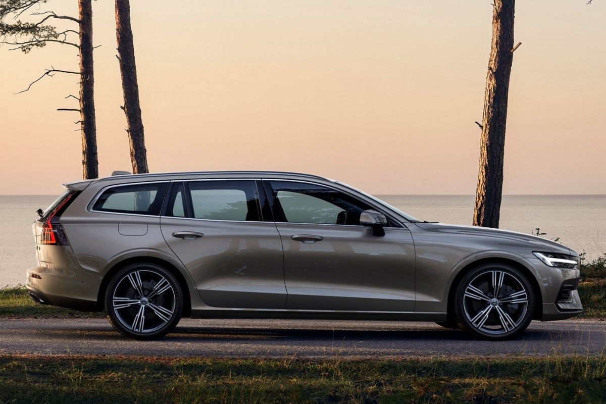 Volvo V60 T6 Plug-in Hybrid AWD Essential prijs en specificaties